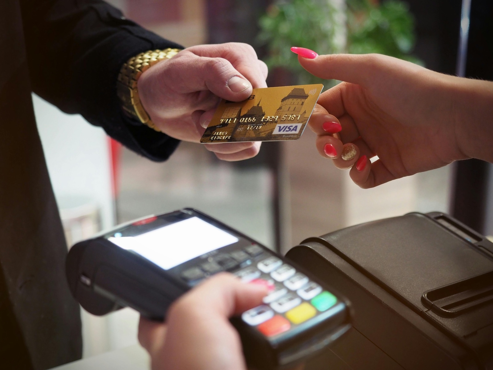 Fintech Fraud Frenzy: Evolving Scams & the Tech Fighting The